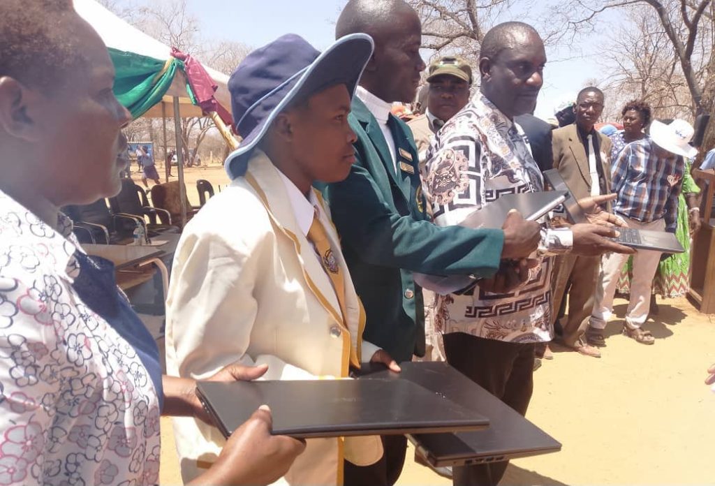 Presidential ICT programme benefits Gokwe-based school - ZBC NEWS