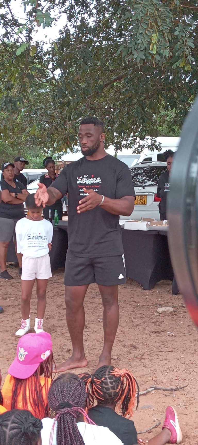 Former Springboks captain Siya Kolisi inspires young rugby players ...