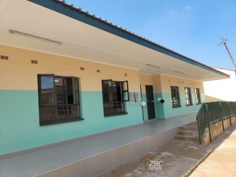 New classroom block and sports arena commissioned at Kwekwe Primary ...